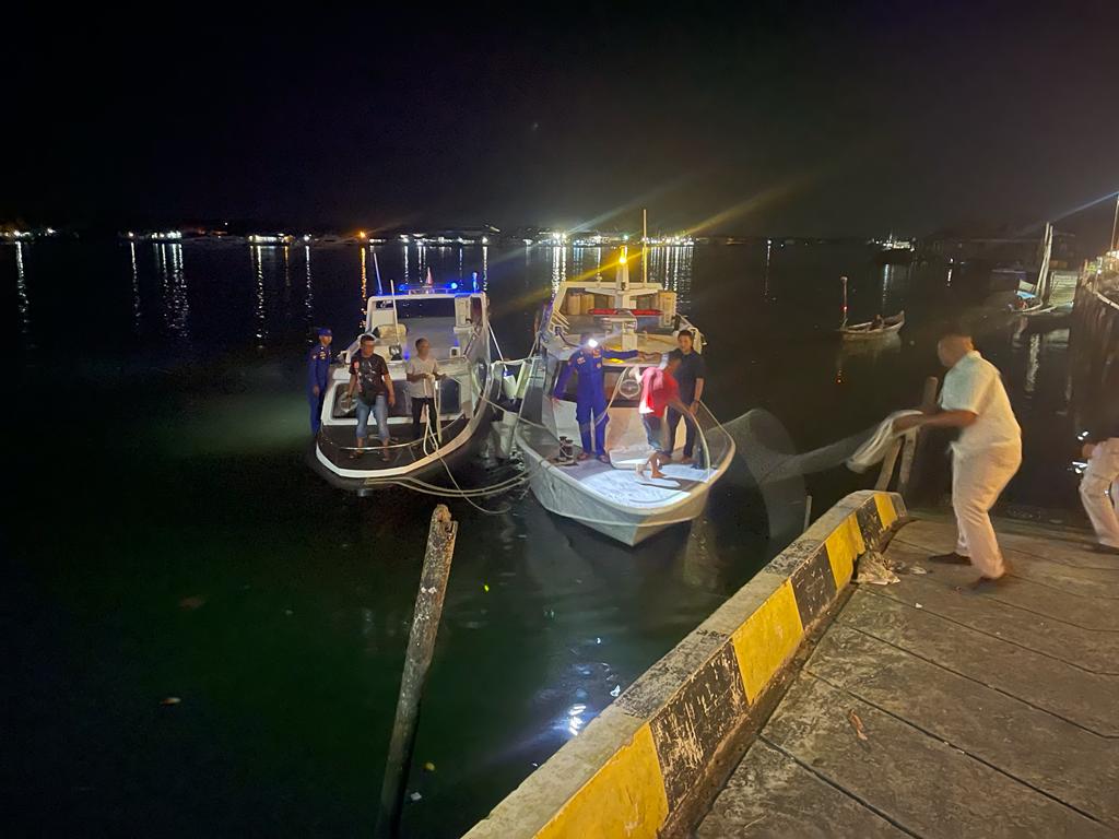 Bawa Pasien, Speed Boat Dinkes Anambas Habis Bahan Bakar Di Pulau Terkulai