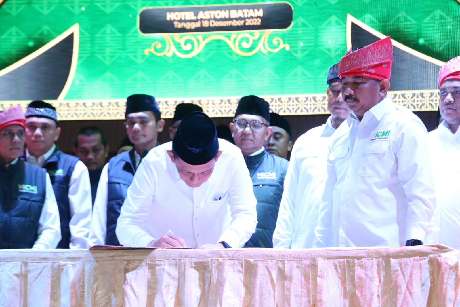 Gubernur Ansar Lantik Majelis Pengurus ICMI Orda Kota Batam